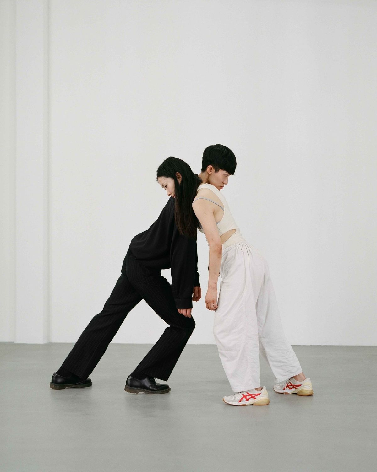 Falling Reversely – Support 1, 2022 by Isaac Chong Wai | Ocula