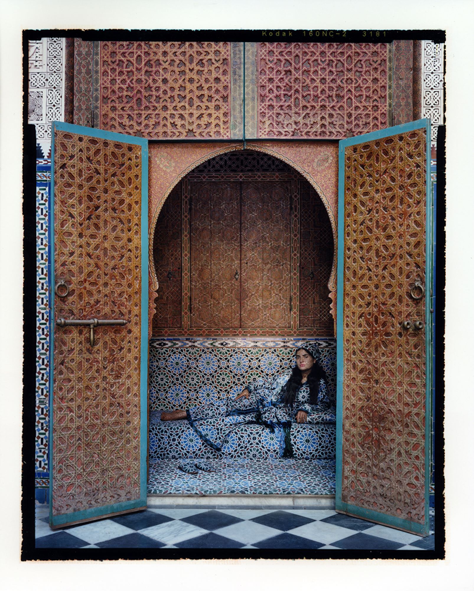 Lalla Essaydi Biography, Artworks & Exhibitions | Ocula Artist