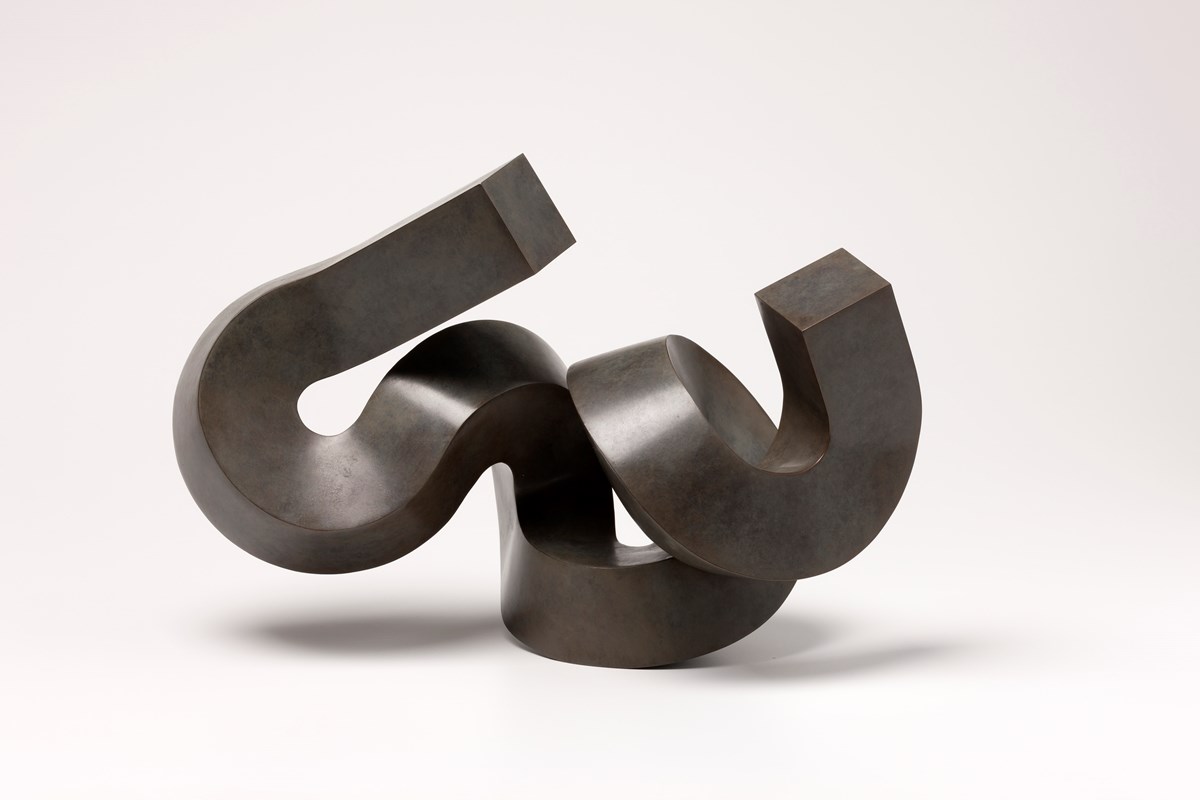 Clement Meadmore Biography, Artworks & Exhibitions | Ocula Artist