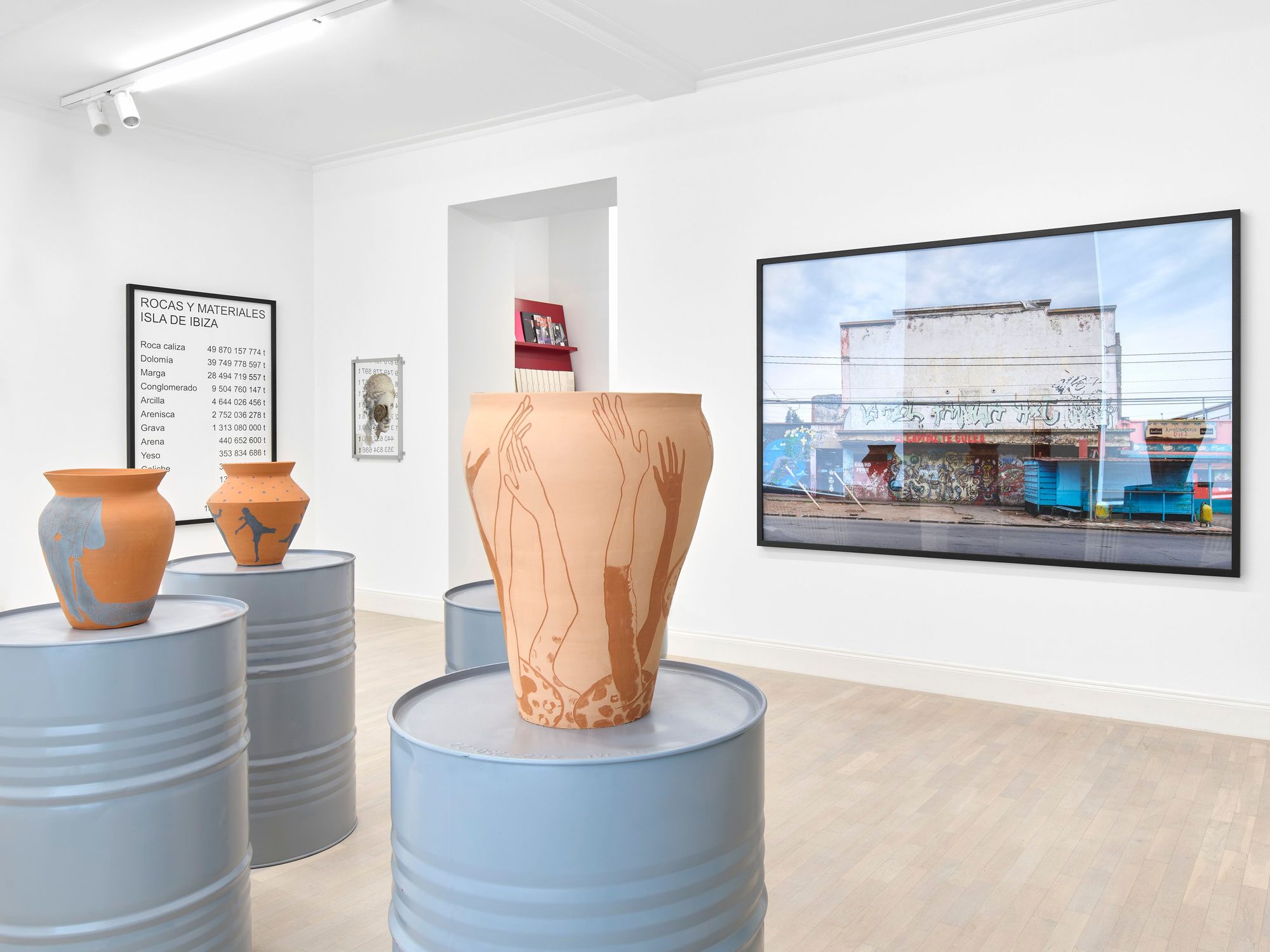 'Fragments' at Sies + Höke, Caprii, Düsseldorf, Germany on 12 Apr–11 ...