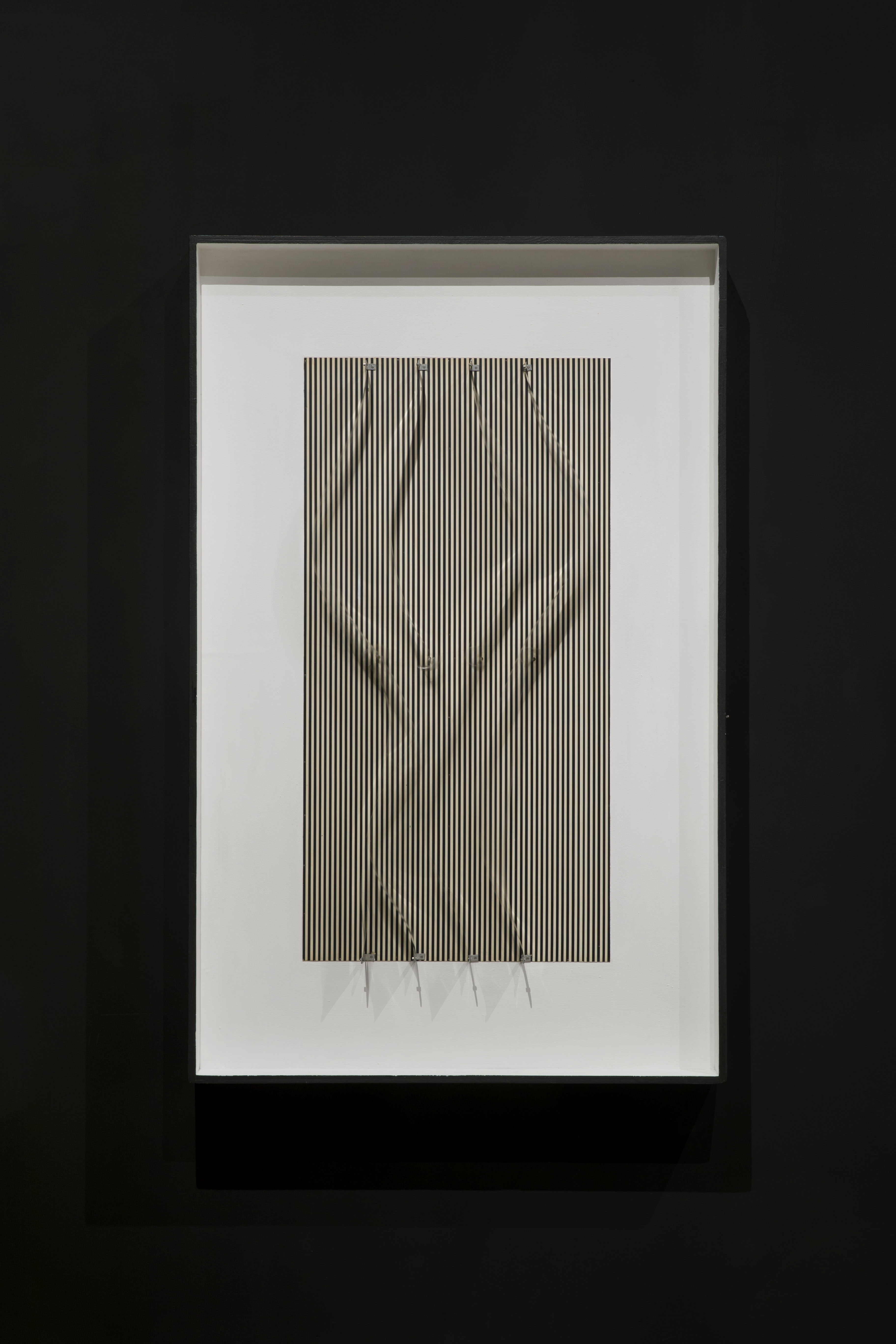 Formes en contorsion sur trame, 1966 by Julio Le Parc | Ocula