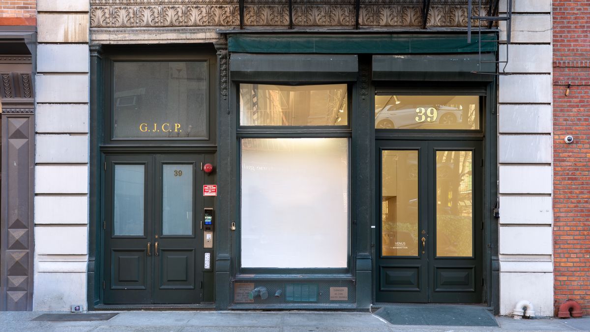 Noemie merlant nudes the lady is proficient plus aims to