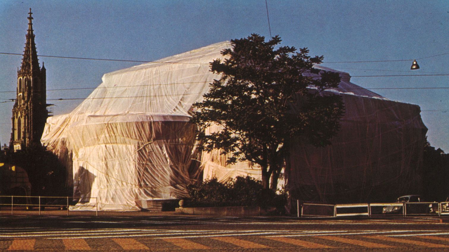 Kunsthalle Bern Wrapped: Ibrahim Mahama Echoes Christo and Jeanne ...